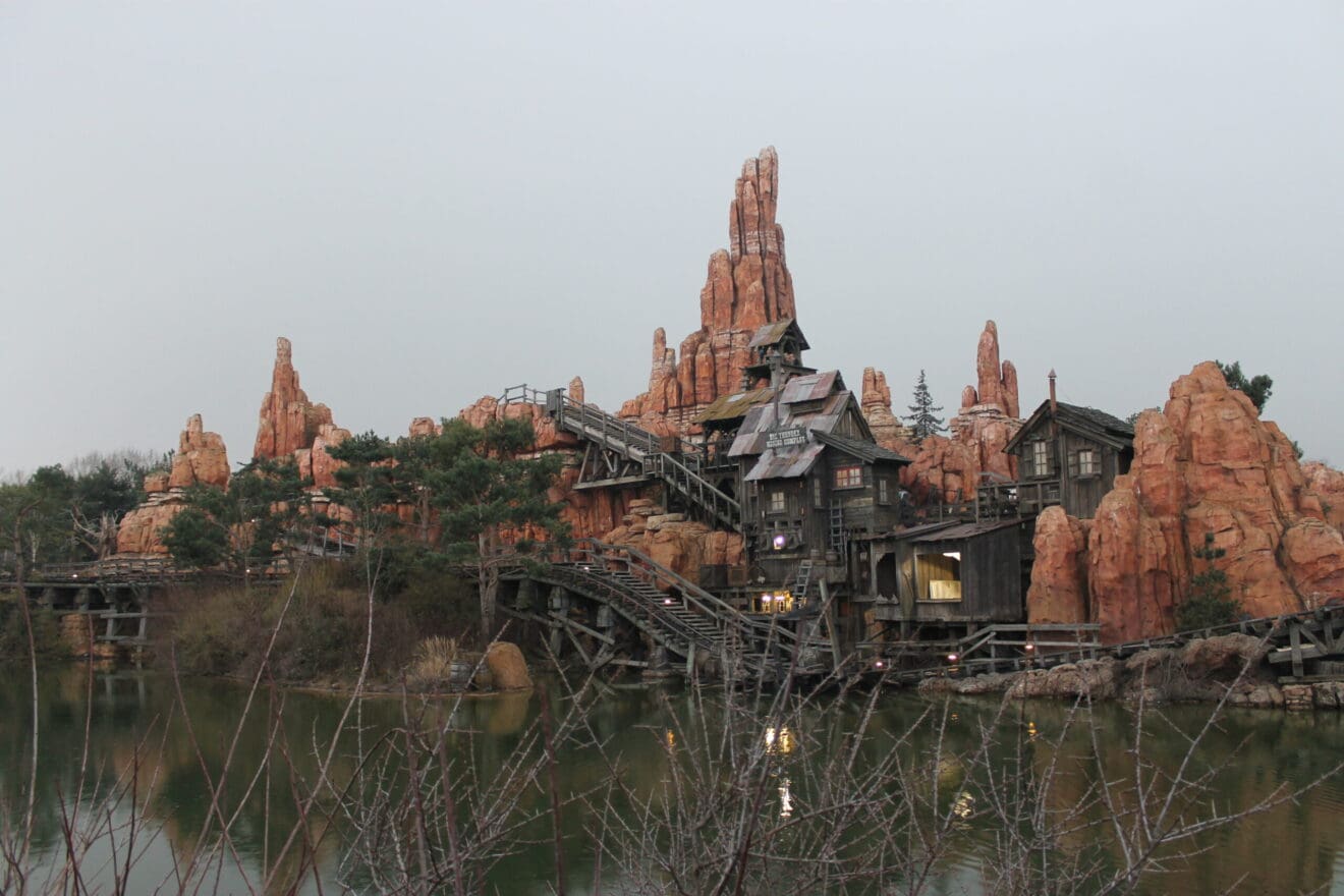 Phantom Manor Story & Backstory Explained Disneyland Paris Legend
